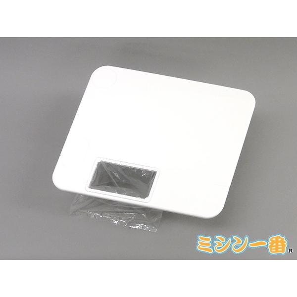 布を切った後の切りクズを、袋に受けてそのままポイ。ミシン本体の下に敷くだけで、ミシンまわりはいつもクリーン。