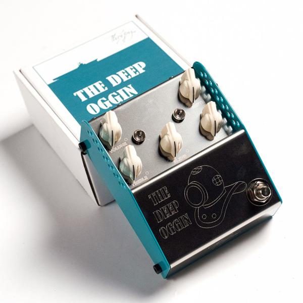 Lovetone のペダルデザイナー「Dan Coggins」とのコラボレーションにより生まれた、フルアナログ コーラス/ヴィブラートペダルです！