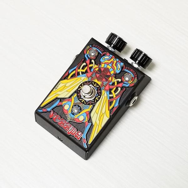 ゲート/ハイオクターブを縦横無尽に飛び回る、危険なスズメバチファズ。