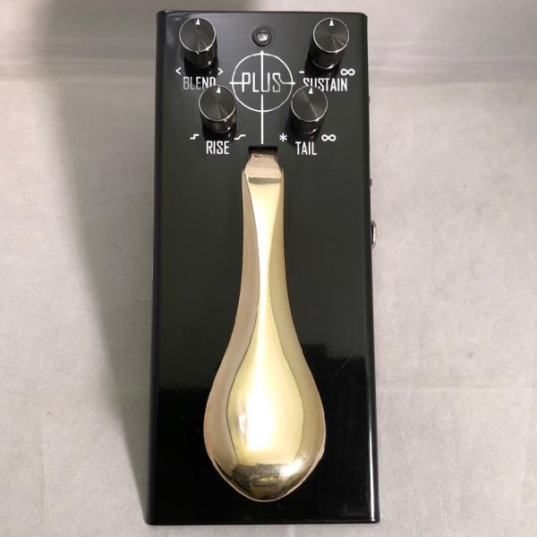 リアルタイムサンプリングでサステインを自動検知し、５レイヤーまでサステインを重ねられるスマートルーパー。FX LOOPも完備。