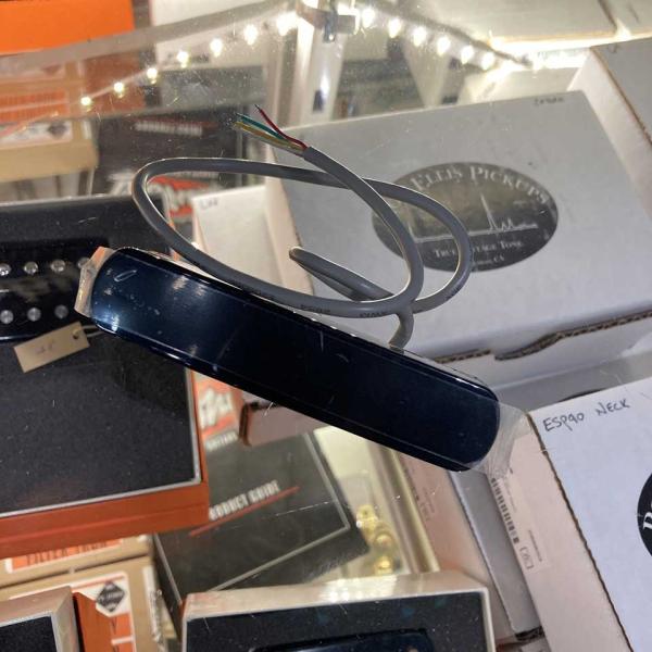 珍しい本家のリプレイスメント!!Hofner 1958年スタイルのBar P.Uが在庫限りの超特価にて!!