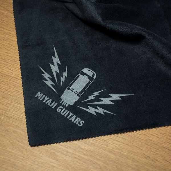 Miyaji Guitars (宮地楽器) オリジナルクロス!!アナログ楽器、機材を象徴する真空管をモチーフにしたオリジナルデザインのロゴ入り。