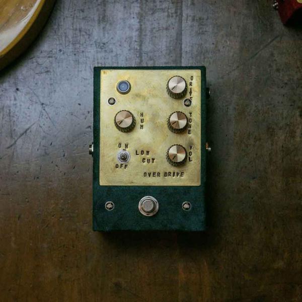 東京発、プレイヤーとしても活動中のビルダーがおくる良質なハンドメイドペダル！