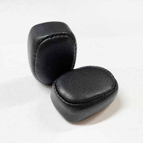 ヘッドホンのヘッドバンドに貼り付けて使用するヘッドバンド用クッション。頭部にかかる負荷を分散したり、長時間のリスニングに快適さをもたらす便利アイテム。