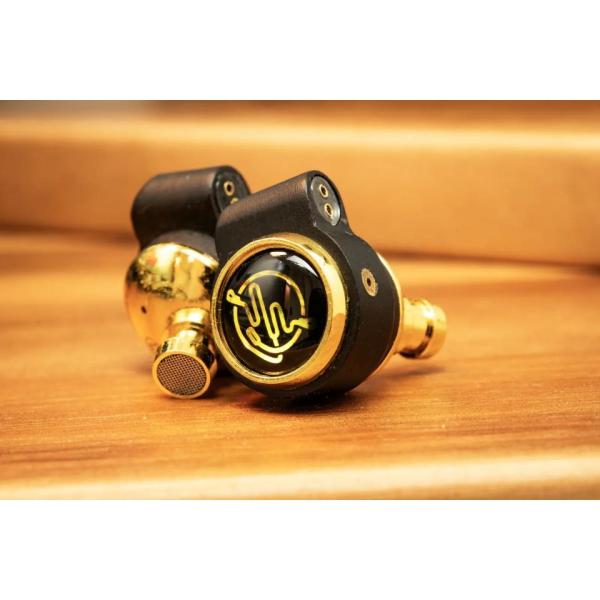 真鍮×エボニーの豊かな響きと、RSD Quantum Technology を施した1DDの自然な表現力。Rhapsodio14周年記念の数量限定復刻モデル