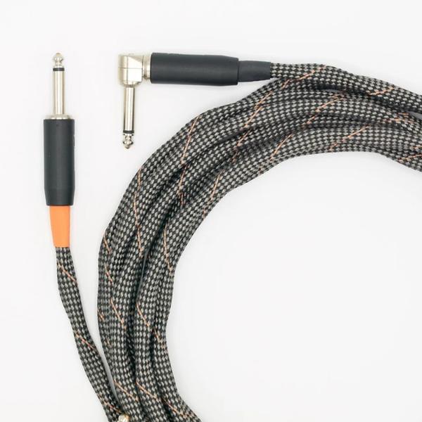 楽器の音をそのまま伝える高品質ケーブル