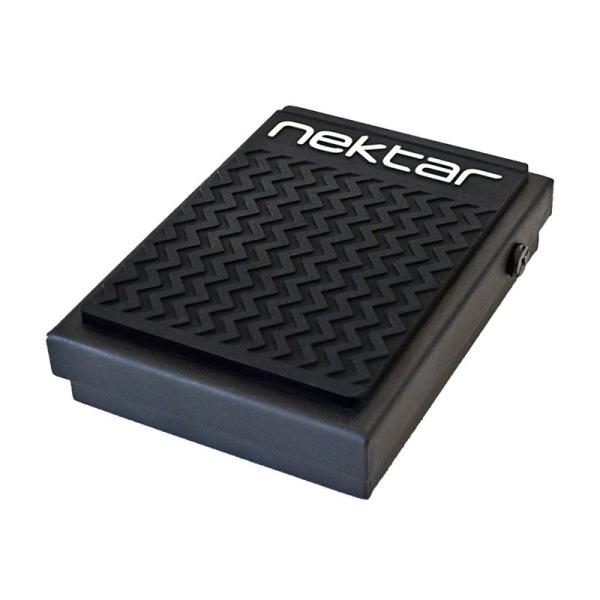 堅牢な作りの金属製エンクロージャー