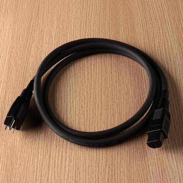 HISAGOならではの音の傾向は極端に変えず、解像度を上げる電源ケーブル。取り回しもよく、１本目の入門電源ケーブルとしても、複数本揃えるのにもオススメ！