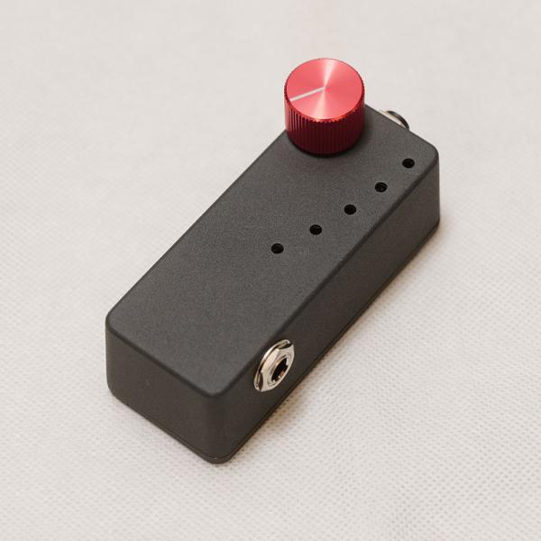 真空管12AX7(ECC83S)を搭載し内部電圧100Vで動作させたバッファ/ブースター