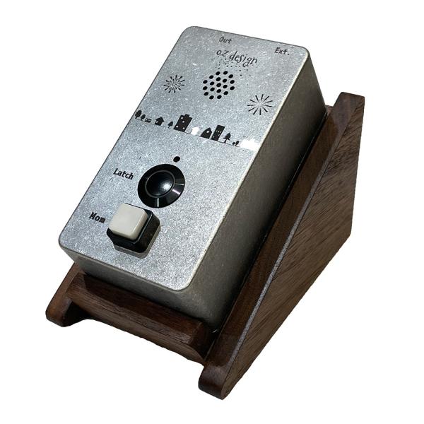 ファンタム電源で動作するトークバックマイクユニット。専用木製スタンドとのセット商品です。