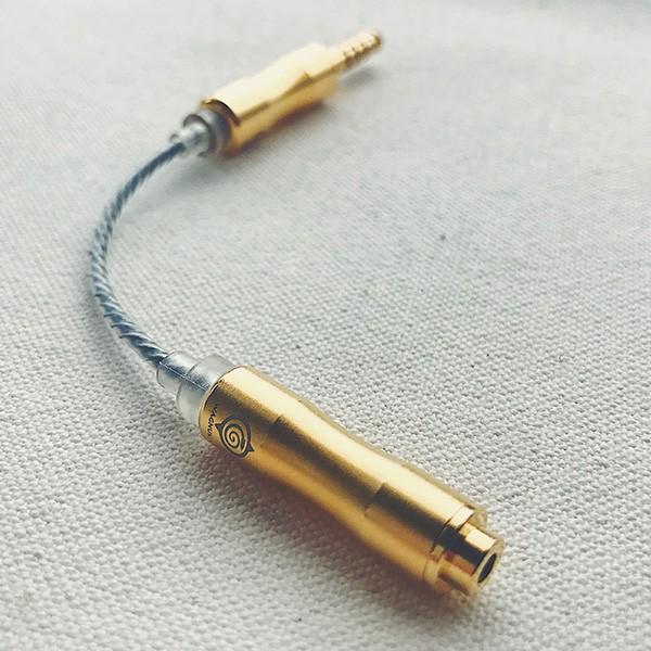 電気伝送的劣化をできる限り抑えながら、ニュートラルで解像度も損なわないように設計された2.5mm4極プラグから4.4mm5極プラグへの変換ケーブル。