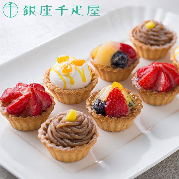 手のひらサイズのタルトに甘さ控えめのクリームやムース、色とりどりのフルーツを飾った銀座千疋屋オリジナルのフルーツタルト詰合せです。■温度帯：冷凍■規格：銀座プチフルーツタルト（フリュイ、マンゴー、苺、モンブラン）各2個（計8個）※商品詳細は...