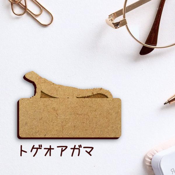 うちの子の形のおしゃれでかわいい名札、エコバッグやお散歩バックなどいろいろな使い方ができます【商品の特徴】トゲオアガマをモチーフにした木製名札。レーザー彫刻でペットや子供の名前を入れられ、バッグやお散歩グッズのアクセントに。エコなMDF素材...