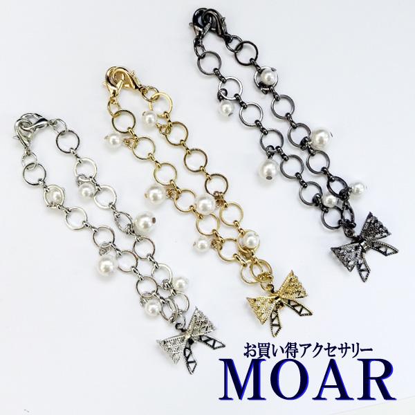 リボンチャームを中心に、カニカンが左右についているタイプ。つけ方次第でバッグのデコレーションにも。◆サイズ：チェーンを伸ばした場合：長さ約18cm　　　　　リボン型チャーム：約2cm◆色：３色　・シルバー　・ゴールド　・ブラック◆素材：真鍮...