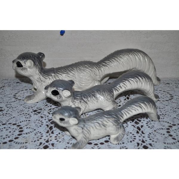 陶磁器 ガーデンオーナメント 22.5cm L”リス”(庭。園芸置物)　屋外(庭)やお部屋のアクセサリーに、カワイイ　リス　を飾って下さい商品コード：sqg-01m材質：陶磁器サイズ：22.5cm L x 8cm W x 6.5cm H日本...