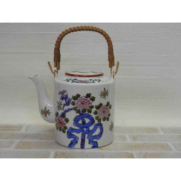 訳あり牡丹絵のティポットです蓋にひびが入っています。商品コード：teapot-03材質：磁器サイズ：16cm L x 11.5cm W x 12cm H容量：1000ml梱包：丁寧に包装させて頂きます。金を使用しているため、電子レンジ食洗器...