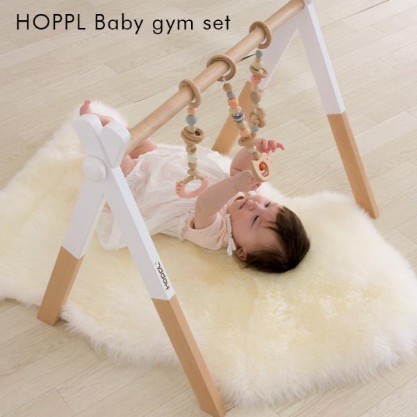 ※こちらの商品はお客様組み立てとなります。※ベビージム、ハンギングトイ以外の小物やおもちゃは付属しておりません。■サイズベビージム：W68 x D48 x H59cm■材質ベビージム：ヨーロッパビーチ材(水性ウレタン塗装)ハンギングトイ：シ...