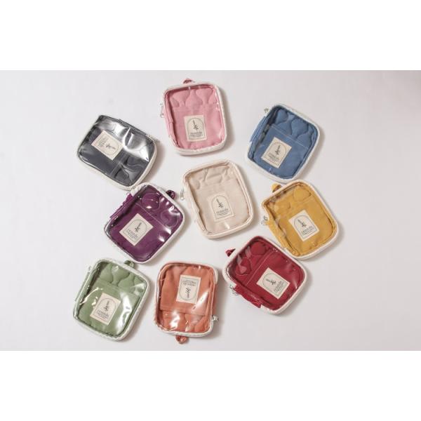 【推し活 アクスタケース】・アクスタケースとはアイドルやキャラクターのオリジナルグッズとして販売されているアクリルスタンドを持ち運ぶ際に入れるケースです。・たっぷり入るアクスタは1体だけでなく複数入ります。また、開口部が広いためスムーズに物...