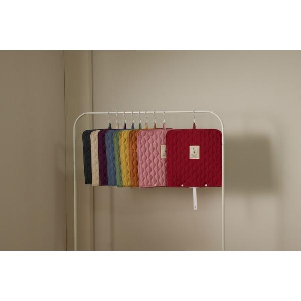 【推し活 うちわケース】・推しを守る推し活に必須のうちわを傷や汚れから守るケースです。片面がキルティング生地なので、ある程度の衝撃も吸収してくれます。・すっぽり入る推し活で使われる一般的なジャンボうちわ（縦28.5×横29.5cm）がすっぽ...