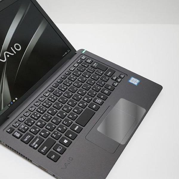 【特徴】・マット（梨地）タイプで反射を低減し、ケント紙みたいな手触りです。・表面硬度3Hで耐摩耗性もあります。・気泡レス----特殊シリコーン粘着剤を使用しているので、自然にエアーが抜け気泡が入りにくいです。温度変化に対しての粘着力の変化が...