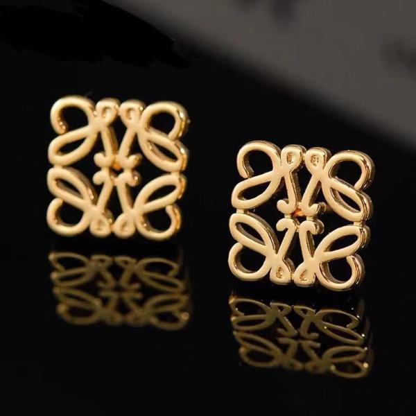 素材：合金、シルバー925サイズ:横1.2cm 縦1.2cm画像をご参照ください特徴:ずっと付けていられる！変色が少なく錆びにくい！傷がつきにくく丈夫！金属アレルギー対応！※注意事項※ 他の素材に比べて格段に金属アレルギーを起こしにくいと言...