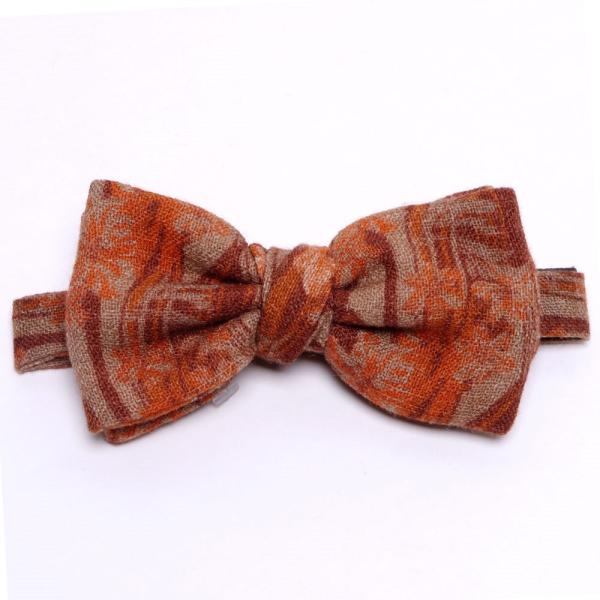 ピッティウオモにも出展するイタリア・ヴィチェンツァ発信のファクトリーブランド「Michele Baggio ミケーレバッジョ」のボウタイです。プリントの発色が美しいウールガーゼ素材を使用、トレンド的にシルクよりもウール素材がおススメです。 ...