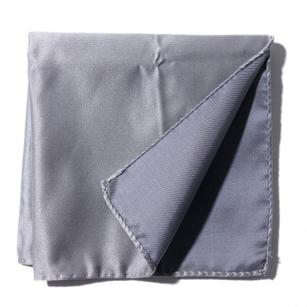 訳あり商品長期ストック品、たたみじわ、糸の飛び出しなど普段使いに支障のない程度の商品です。アウトレット価格の為、返品不可でお願いいたします。120年の歴史を誇るイタリア・ミラノで創業した老舗ブランド「altea アルテア」のシルク製ポケット...