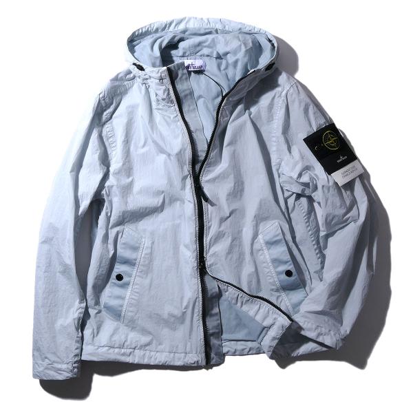 ・2026年春夏モデル・軽量なリサイクルナイロン素材・内側に防風性と軽い耐水性を備えた樹脂コーティング・テクニカルメッシュ素材の裏地・ガーメントダイ加工・ダブルスライダーファスナーで開閉・スナップボタン式ポケット・フード、裾にドローストリン...