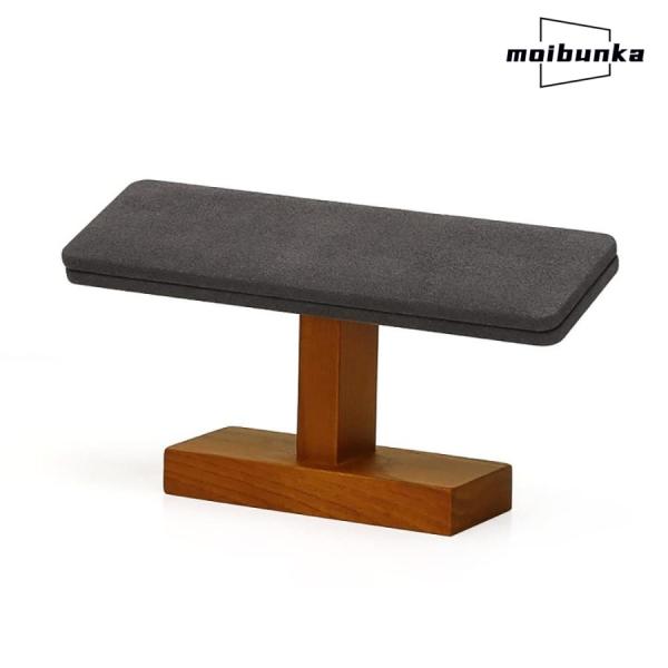 「サイズと素材」：幅20×奥行5×高さ10.5ｃｍ　クッション部分：スエード　土台部分：天然木　温かみのあるデザインがの素材を引き立てます。「おしゃれなスタンド」の美しさを引き立たせるシンプルで美しいデザインにこだわりました。を掛ける部分の...