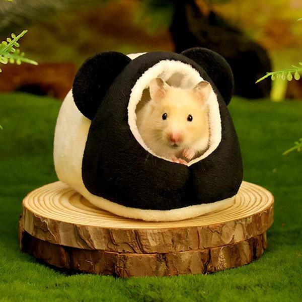 ●商品サイズ(cm)：幅約11×高さ約8×奥行約13　●対象のペット：ハムスター・ゴールデンハムスター・キンクマ・リス・小鳥などの小動物パンダのブラックとホワイトのツートンカラー、ちょこんとついた耳、顔部分からペットが覗く様子が可愛いペット...