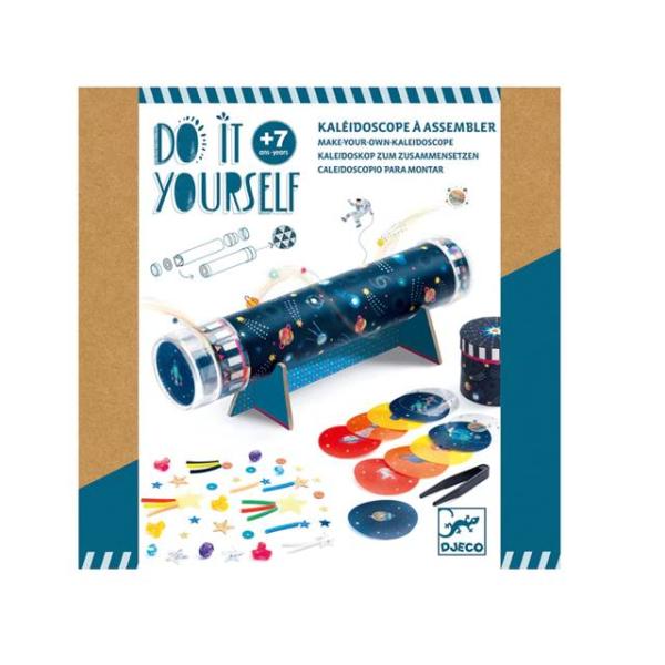 宇宙をテーマにしたおしゃれな万華鏡の工作キット。フランスDJECOジェコの知育玩具です。6歳7歳くらいの男の子女の子のプレゼントにおすすめです。50種類以上のアクセサリーを使って、光る星、宇宙船や惑星の円盤など、さまざまなパターンの組み合わ...