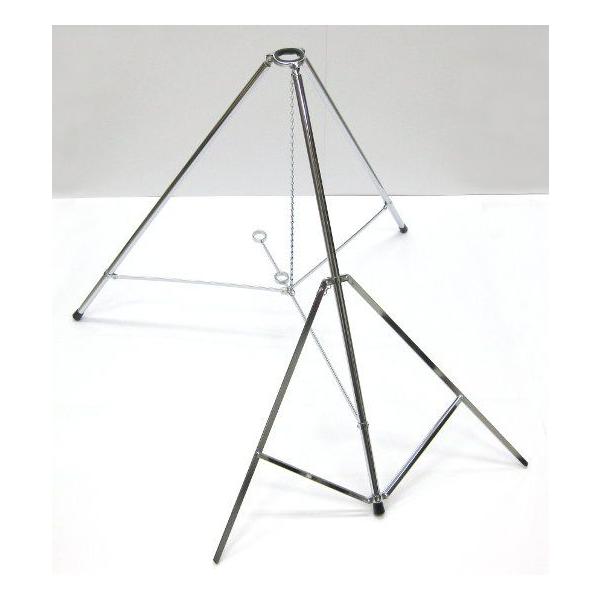 旗用のポールや竿を立てて掲揚する旗立台です。五脚台は倒れにくく、安定感があります。■五脚台の高さ : 約75cm■足の太さ : 16mm■足の長さ : 85cm■上穴の内径 : 38mm■下穴の内径 : 27mm■材質 : 鉄製クロームメッ...