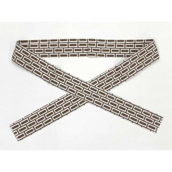 大人用のお祭りのハッピ（法被）の帯です。■長さ : 150cm　巾 : 7.5cm■色 : レンガ柄茶色■材質 : 綿100%◆メール便でのポスト投函となります。お届けは発送の翌日から3日後となります。お届け日時指定と代金引換は選択できませ...