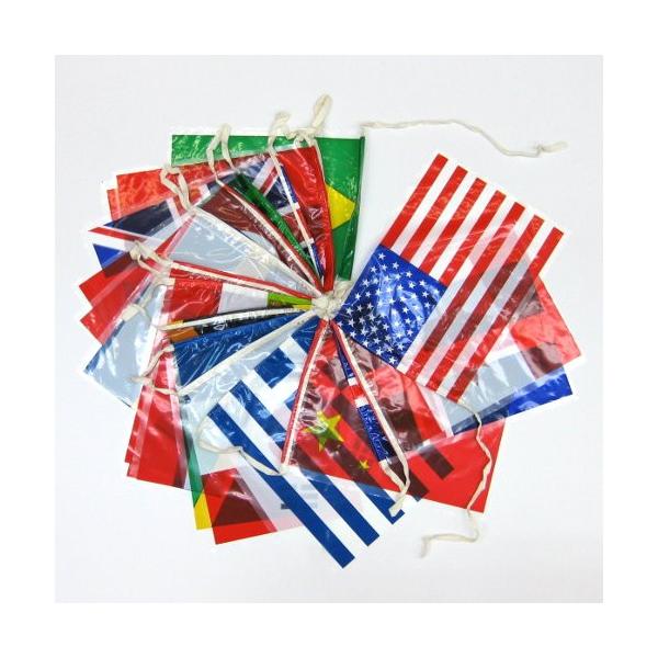 イベントやパーティーなどをにぎやかに飾ることができる、ビニールでできた簡易の連続万国旗です。価格が安いのでお手軽な予算で飾れます。■全長 : 10.8m（旗部分の端から端までの長さ : 約10m）（両端のひもの長さ : 約40cm）■各旗の...
