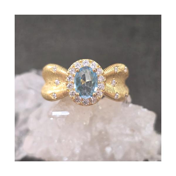 R1956カンボジア産　ブルージルコン　リボンモチーフ0.91ct脇石：キュービックジルコニアシルバー925 18KGPリングフリーサイズ （12号〜22号位）※サイズを合わせてからお届けさせていただきますので、ご注文の際はご希望のサイズを...