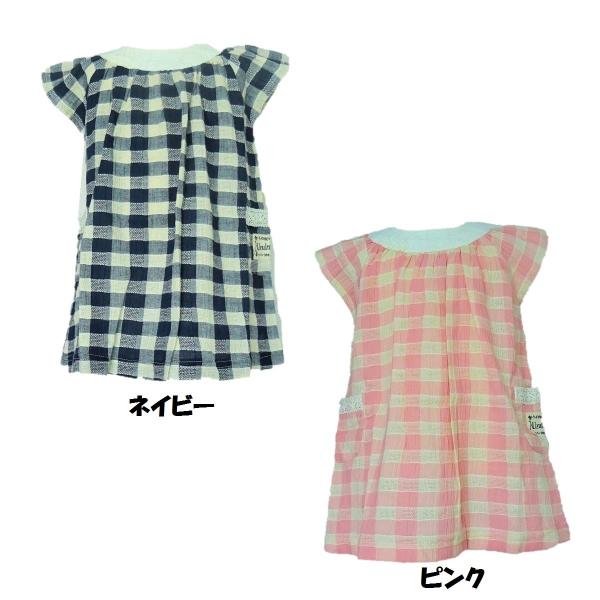 UZULAND（ウズランド）の夏物ギンガムクレープワンピースです。２つの前ポケットに施されているレースと首回りのレース素材がとっても女の子らしい雰囲気です。右首回りについている小花がおしゃれです。後ろにボタンが３つついていて着脱しやすいです...