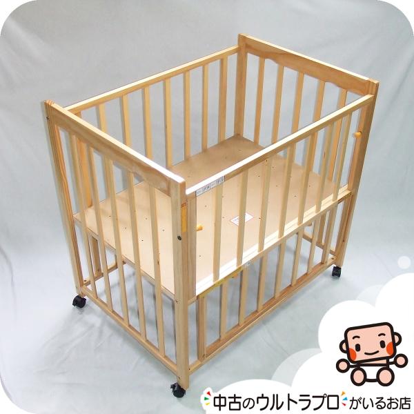 西松屋【ミニベビーベッド ネルネルN】です。0カ月から24カ月頃まで使用できる、コンパクトなミニサイズのベビーベッドです。内寸は約60×90cmで、ミニベビー布団に対応しています。一般的なレギュラーサイズのベビーベッドより省スペースで設置し...