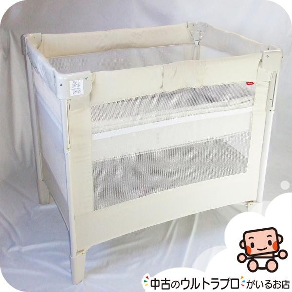 ■ 商品のご説明ねむれる・たためる・運べるベッド。ムレから守る『エアー』のココネルです。コンパクトに折りたたんで自在に持ち運びできるから、家族旅行や帰省の時など、どこへ行っても安心・快適な環境で眠らせてあげられる新発想のベビーベッドです。床...