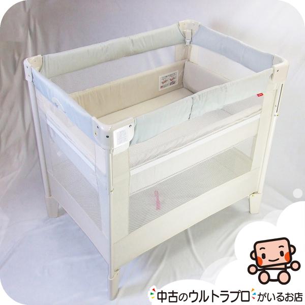 ■ 商品のご説明ねむれる・たためる・運べるベッド。ムレから守る『エアー』のココネルです。コンパクトに折りたたんで自在に持ち運びできるから、家族旅行や帰省の時など、どこへ行っても安心・快適な環境で眠らせてあげられる新発想のベビーベッドです。床...