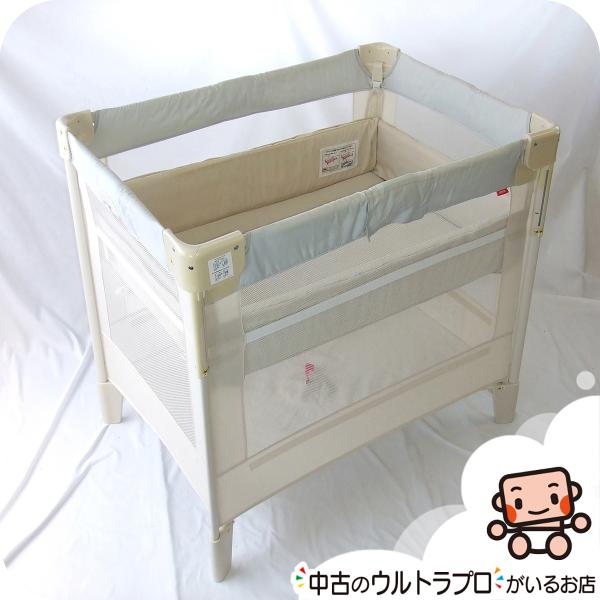 ■ 商品のご説明ねむれる・たためる・運べるベッド。ムレから守る『エアー』のココネルです。コンパクトに折りたたんで自在に持ち運びできるから、家族旅行や帰省の時など、どこへ行っても安心・快適な環境で眠らせてあげられる新発想のベビーベッドです。床...