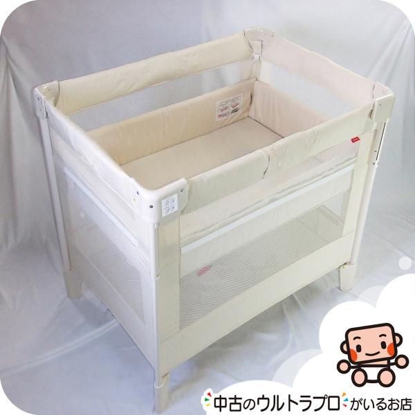 ■ 商品のご説明ねむれる・たためる・運べるベッド。ムレから守る『エアー』のココネルです。コンパクトに折りたたんで自在に持ち運びできるから、家族旅行や帰省の時など、どこへ行っても安心・快適な環境で眠らせてあげられる新発想のベビーベッドです。床...