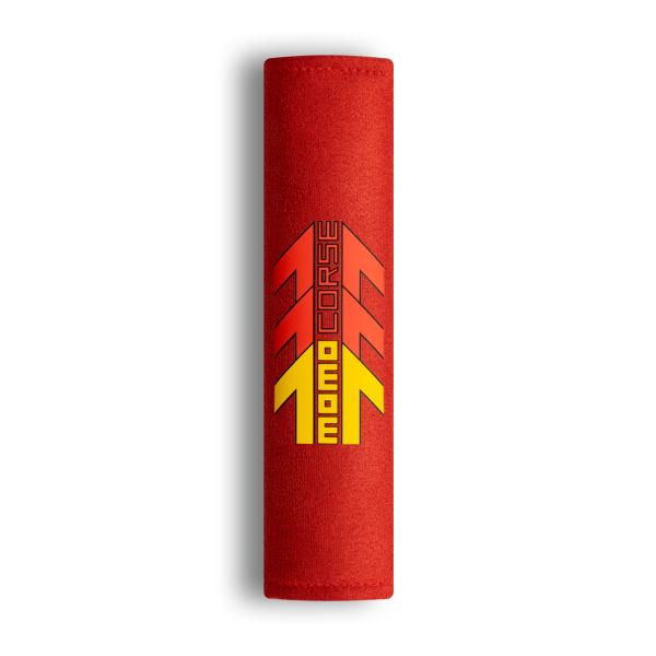 シリーズ：MOMO CORSE（モモコルセ）デザインコード：SPMCREJカラー：RED - MOMO CORSE logoサイズ：約W60×D230×H25mm　　　　１個入り材質：表面・・・ポリエステル　　　中材・・・ウレタン