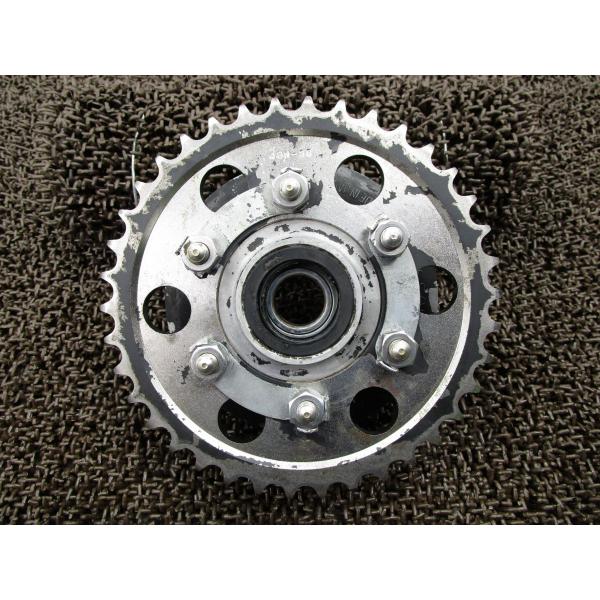 Z550F　　　スプロケット ハブ 商品説明使用感等に伴うキズ、サビございます。商品の状態は、画像にてご確認下さい。修復素材に、いかがですか♪中古品の為、神経質な方のご入札はご遠慮願います。【車両情報】■メーカー：カワサキ■車名：Z550F...