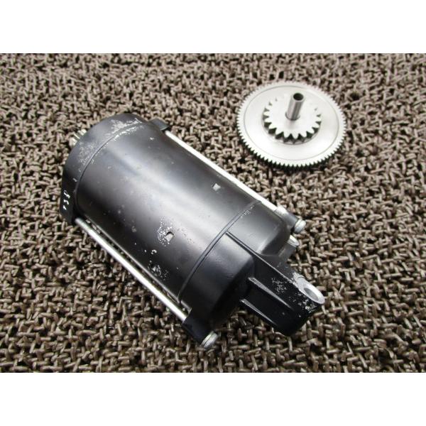 VFR400R　　　セルモーター ギア 商品説明動作確認済みとなります。使用感等に伴うキズ、サビございます。商品の状態は、画像にてご確認下さい。修復素材に、いかがですか♪中古品の為、神経質な方のご入札はご遠慮願います。【車両情報】■メーカー...