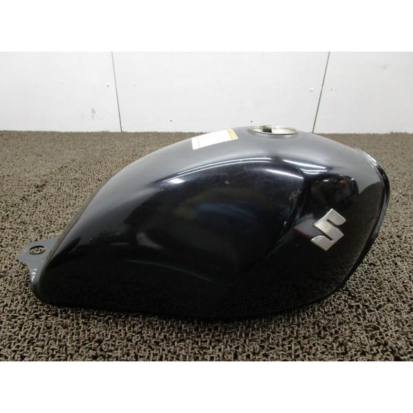 GS50　　　ガソリンタンク 商品説明始動確認済み車両からの取り外しとなります。使用感等に伴うキズ、サビございます。見える範囲でタンク内にサビは見受けられません。フューエルコックは付属しません。右下方に約1cmの凹み、左に約3.5cmの凹み...