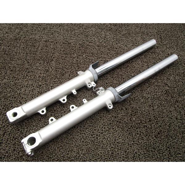 バンディット1200S　　　フロントフォーク 商品説明始動確認済み車両からの取り外しとなります。使用感等に伴うキズ、サビございます。インナーにサビ、ダストシールにヒビ割れございます。商品の状態は、画像にてご確認下さい。修復素材に、いかがです...