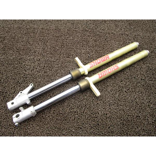 SMX50　倒立 フロントフォーク商品説明始動確認済み車両からの取り外しとなります。使用感等に伴うキズございます。インナーに点サビございます。ストローク部分に点サビございます。ダストシールにヒビございます。アウターにペイントはねございます。...