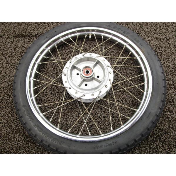 YB-1 FOUR　リアホイール商品説明始動確認済み車両からの取り外しとなります。使用感等に伴うキズ、サビ、点サビございます。スポークはサビが進行しております。商品の状態は、画像にてご確認下さい。修復素材に、いかがですか♪中古品の為、神経質...