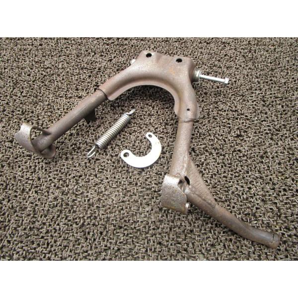 CM250T　センタースタンド商品説明始動確認済み車両からの取り外しとなります。使用感等に伴うキズ、サビございます。接地面に削れございます。商品の状態は、画像にてご確認下さい。修復素材に、いかがですか♪中古品の為、神経質な方のご入札はご遠慮...