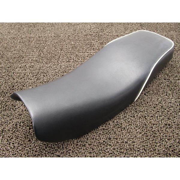 FTR223D　社外 シート商品説明始動確認済み車両からの取り外しとなります。使用感等に伴うキズございます。折り返し部分に破れございます。商品の状態は、画像にてご確認下さい。カスタム素材に、いかがですか♪中古品の為、神経質な方のご入札はご遠...